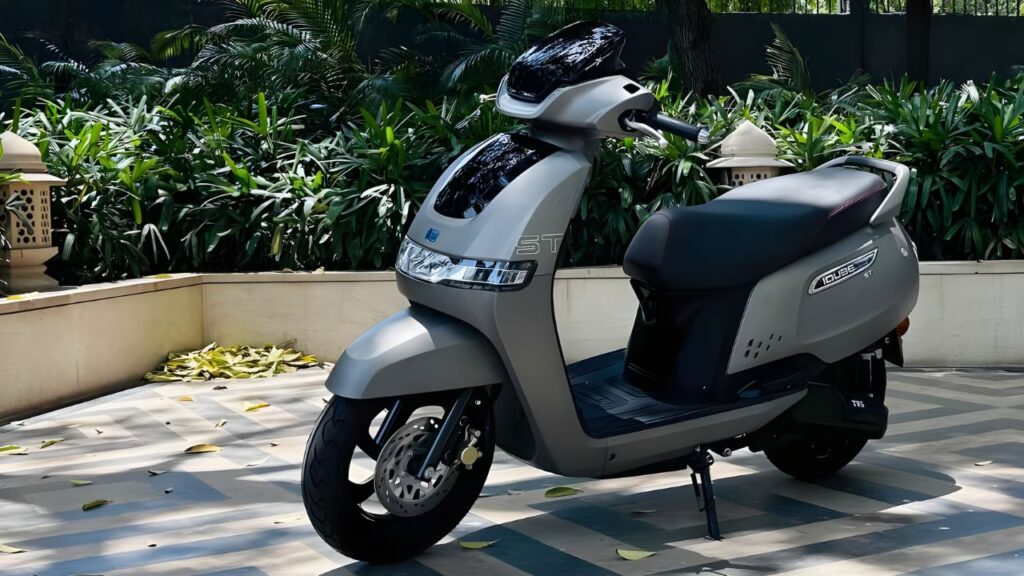 TVS iQube Electric Scooter - Features, Range, Specs, Price ...