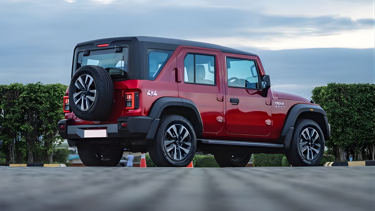 Mahindra Thar Roxx Star Edition Launched with RWD & Bold Black Styling ...